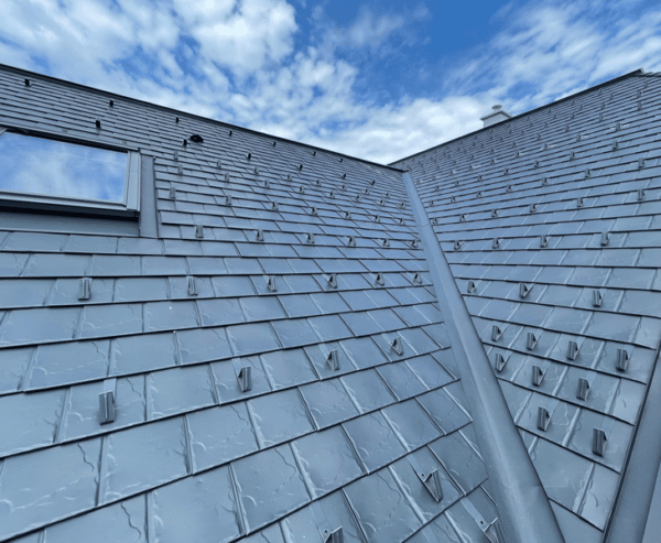 Umweltfreundliche & sturmsichere Aluminiumschindel für Dach und Fassade ...
